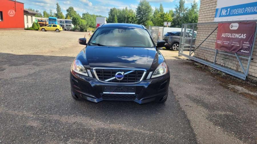 Black Volvo XC60 2010 in Telschi, with an engine capacity of 2.40 L and mileage of 300 thousand km for 7850 €, photo 1 on AUTOMOTO.COM.LV