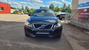 Black Volvo XC60 2010 in Telschi, with an engine capacity of 2.40 L and mileage of 300 thousand km for 7850 €, photo 3 on AUTOMOTO.COM.LV