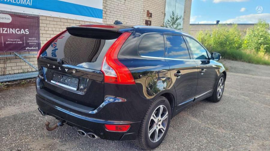 Black Volvo XC60 2010 in Telschi, with an engine capacity of 2.40 L and mileage of 300 thousand km for 7850 €, photo 7 on AUTOMOTO.COM.LV