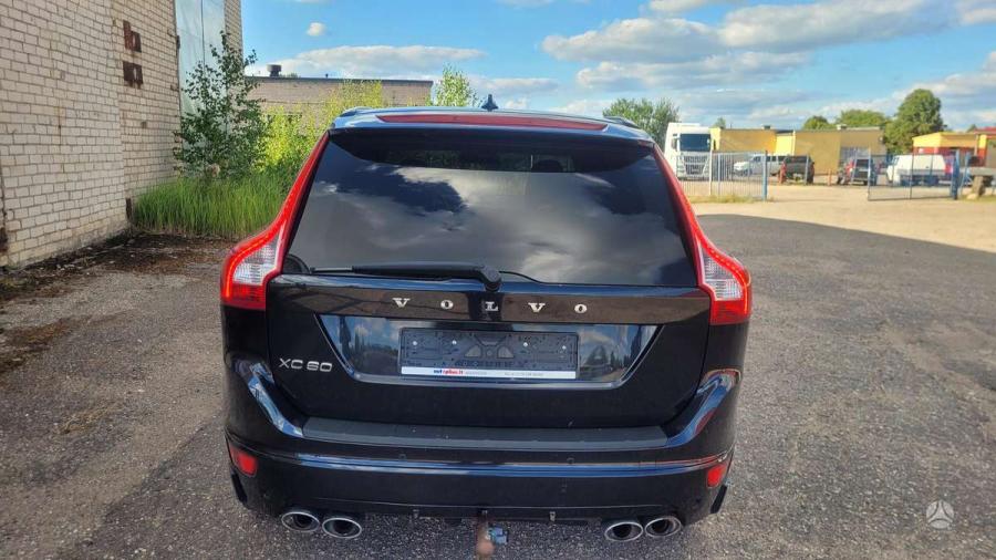 Black Volvo XC60 2010 in Telschi, with an engine capacity of 2.40 L and mileage of 300 thousand km for 7850 €, photo 8 on AUTOMOTO.COM.LV