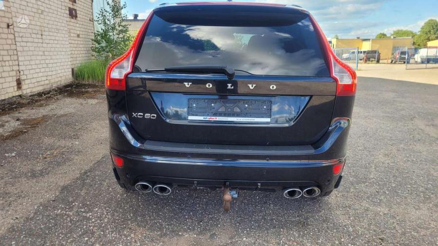 Black Volvo XC60 2010 in Telschi, with an engine capacity of 2.40 L and mileage of 300 thousand km for 7850 €, photo 9 on AUTOMOTO.COM.LV