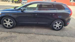 Black Volvo XC60 2010 in Telschi, with an engine capacity of 2.40 L and mileage of 300 thousand km for 7850 €, photo 11 on AUTOMOTO.COM.LV
