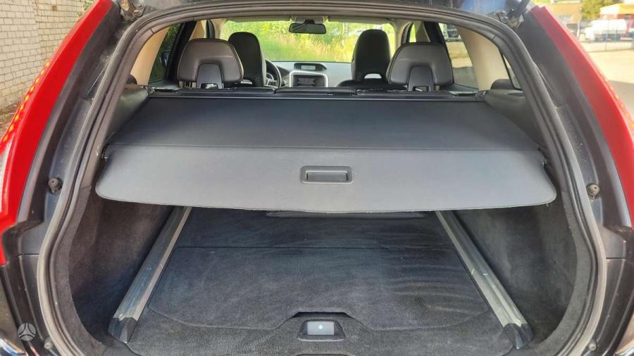Black Volvo XC60 2010 in Telschi, with an engine capacity of 2.40 L and mileage of 300 thousand km for 7850 €, photo 13 on AUTOMOTO.COM.LV