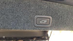 Black Volvo XC60 2010 in Telschi, with an engine capacity of 2.40 L and mileage of 300 thousand km for 7850 €, photo 16 on AUTOMOTO.COM.LV