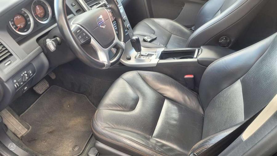 Black Volvo XC60 2010 in Telschi, with an engine capacity of 2.40 L and mileage of 300 thousand km for 7850 €, photo 20 on AUTOMOTO.COM.LV