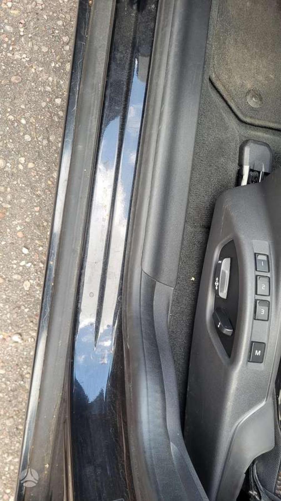 Black Volvo XC60 2010 in Telschi, with an engine capacity of 2.40 L and mileage of 300 thousand km for 7850 €, photo 24 on AUTOMOTO.COM.LV