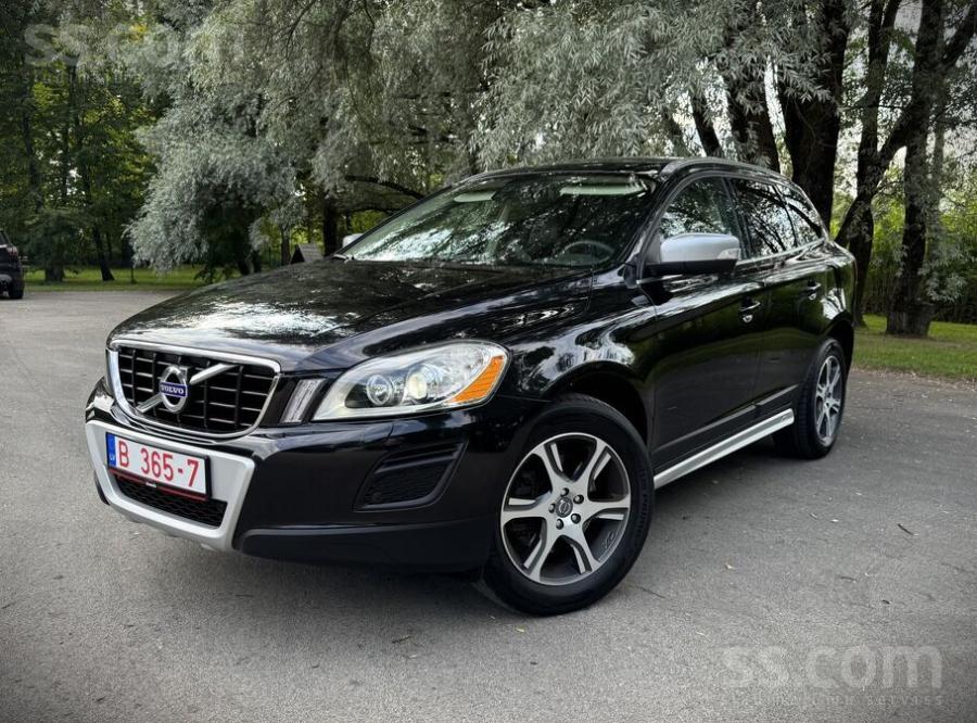Black Volvo XC60 2010 in Jurmala, with an engine capacity of 2.40 L and mileage of 352 thousand km for 8600 €, photo 3 on AUTOMOTO.COM.LV