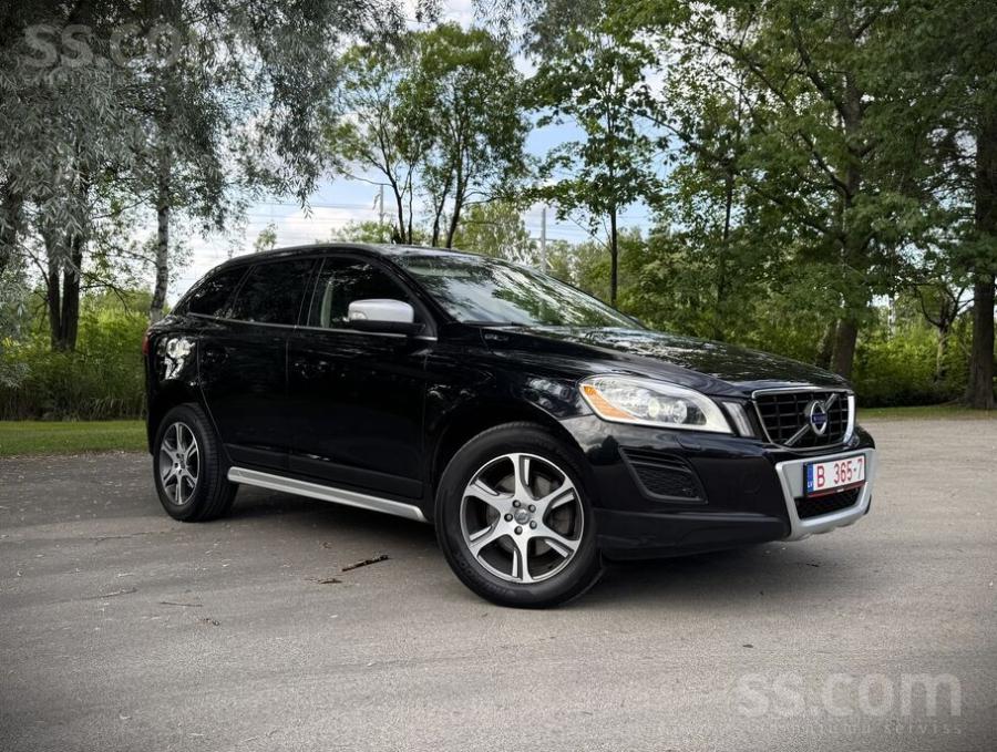 Black Volvo XC60 2010 in Jurmala, with an engine capacity of 2.40 L and mileage of 352 thousand km for 8600 €, photo 4 on AUTOMOTO.COM.LV