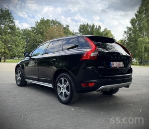 Black Volvo XC60 2010 in Jurmala, with an engine capacity of 2.40 L and mileage of 352 thousand km for 8600 €, photo 9 on AUTOMOTO.COM.LV