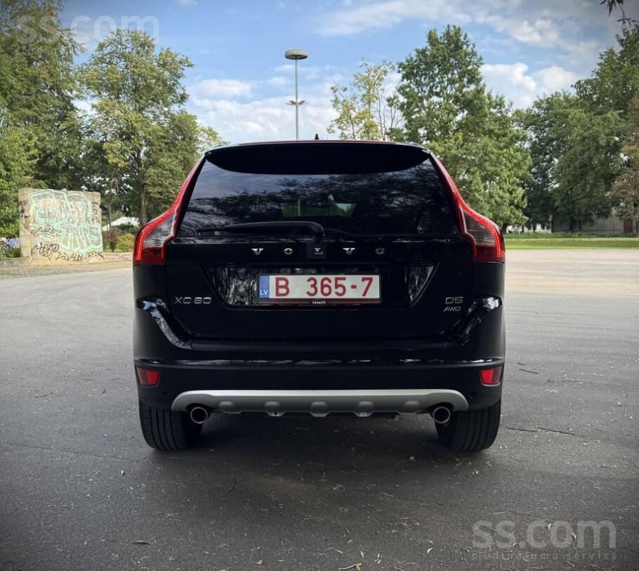 Black Volvo XC60 2010 in Jurmala, with an engine capacity of 2.40 L and mileage of 352 thousand km for 8600 €, photo 11 on AUTOMOTO.COM.LV