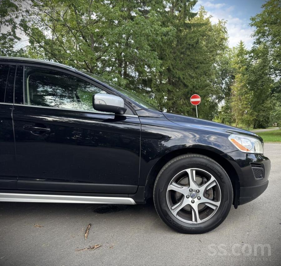 Black Volvo XC60 2010 in Jurmala, with an engine capacity of 2.40 L and mileage of 352 thousand km for 8600 €, photo 14 on AUTOMOTO.COM.LV