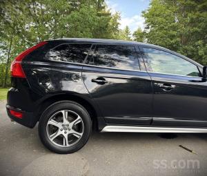Black Volvo XC60 2010 in Jurmala, with an engine capacity of 2.40 L and mileage of 352 thousand km for 8600 €, photo 15 on AUTOMOTO.COM.LV