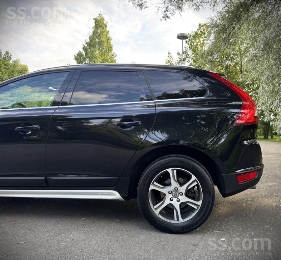 Black Volvo XC60 2010 in Jurmala, with an engine capacity of 2.40 L and mileage of 352 thousand km for 8600 €, photo 16 on AUTOMOTO.COM.LV