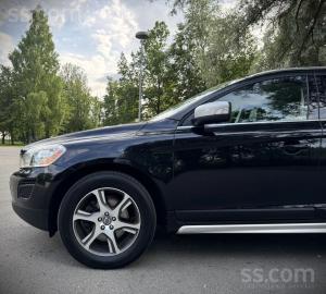 Black Volvo XC60 2010 in Jurmala, with an engine capacity of 2.40 L and mileage of 352 thousand km for 8600 €, photo 17 on AUTOMOTO.COM.LV