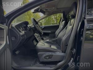 Black Volvo XC60 2010 in Jurmala, with an engine capacity of 2.40 L and mileage of 352 thousand km for 8600 €, photo 20 on AUTOMOTO.COM.LV