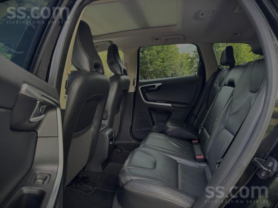 Black Volvo XC60 2010 in Jurmala, with an engine capacity of 2.40 L and mileage of 352 thousand km for 8600 €, photo 22 on AUTOMOTO.COM.LV