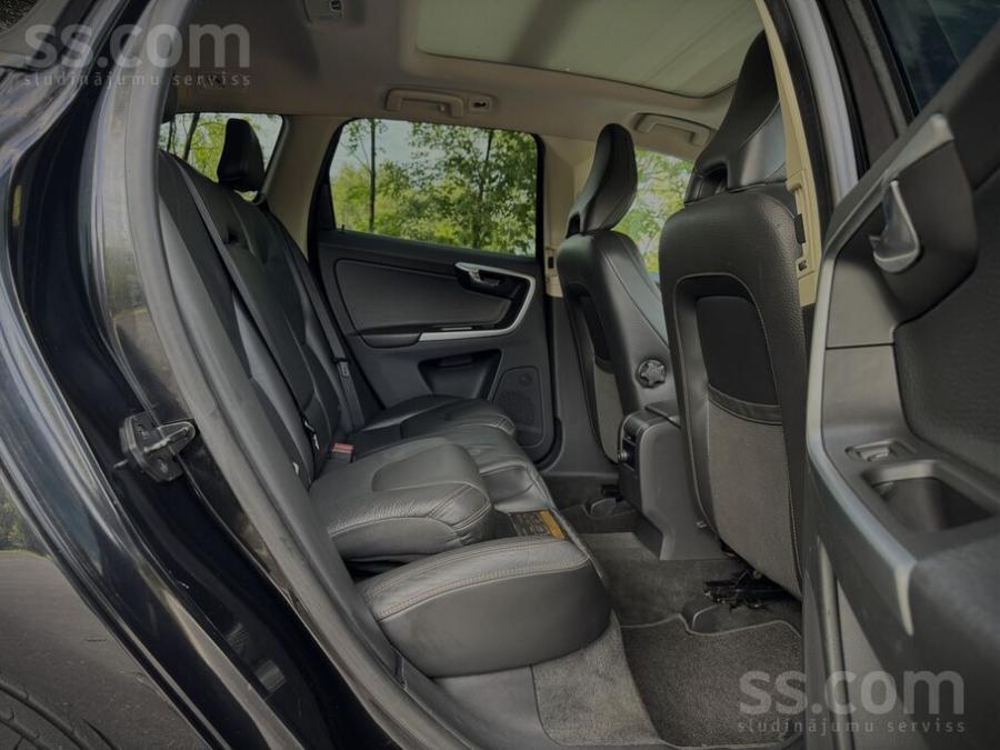 Black Volvo XC60 2010 in Jurmala, with an engine capacity of 2.40 L and mileage of 352 thousand km for 8600 €, photo 23 on AUTOMOTO.COM.LV