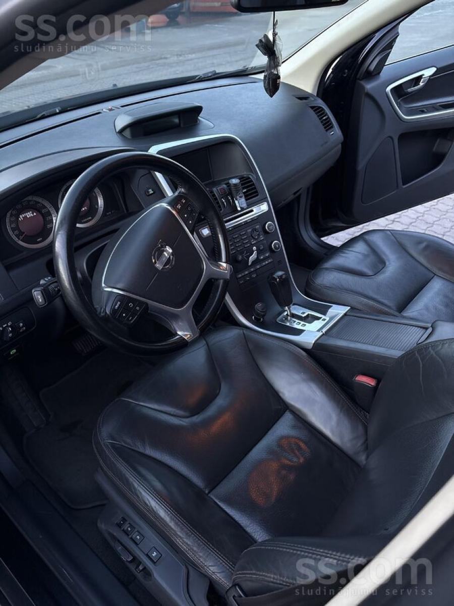Melns Volvo XC60 2010 Rīga, ar dzinēja tilpumu 2.40 L un nobraukumu 237 tūkst. km par 6500 €, foto 7 vietnē AUTOMOTO.COM.LV