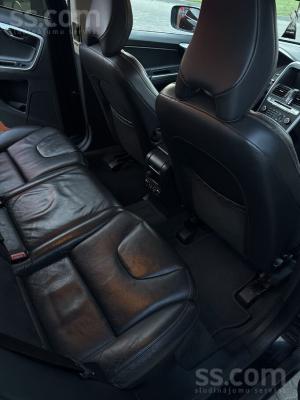 Melns Volvo XC60 2010 Rīga, ar dzinēja tilpumu 2.40 L un nobraukumu 237 tūkst. km par 6500 €, foto 9 vietnē AUTOMOTO.COM.LV