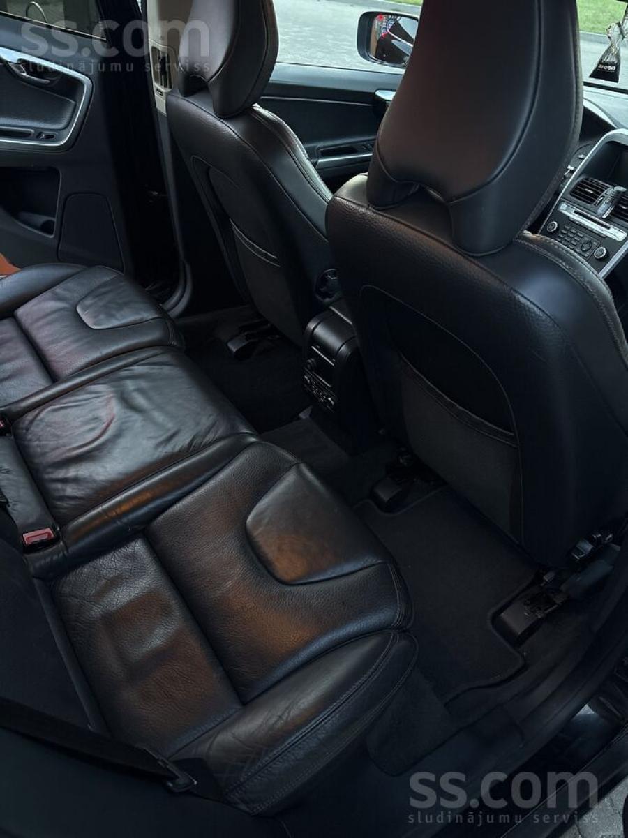 Melns Volvo XC60 2010 Rīga, ar dzinēja tilpumu 2.40 L un nobraukumu 237 tūkst. km par 6500 €, foto 9 vietnē AUTOMOTO.COM.LV