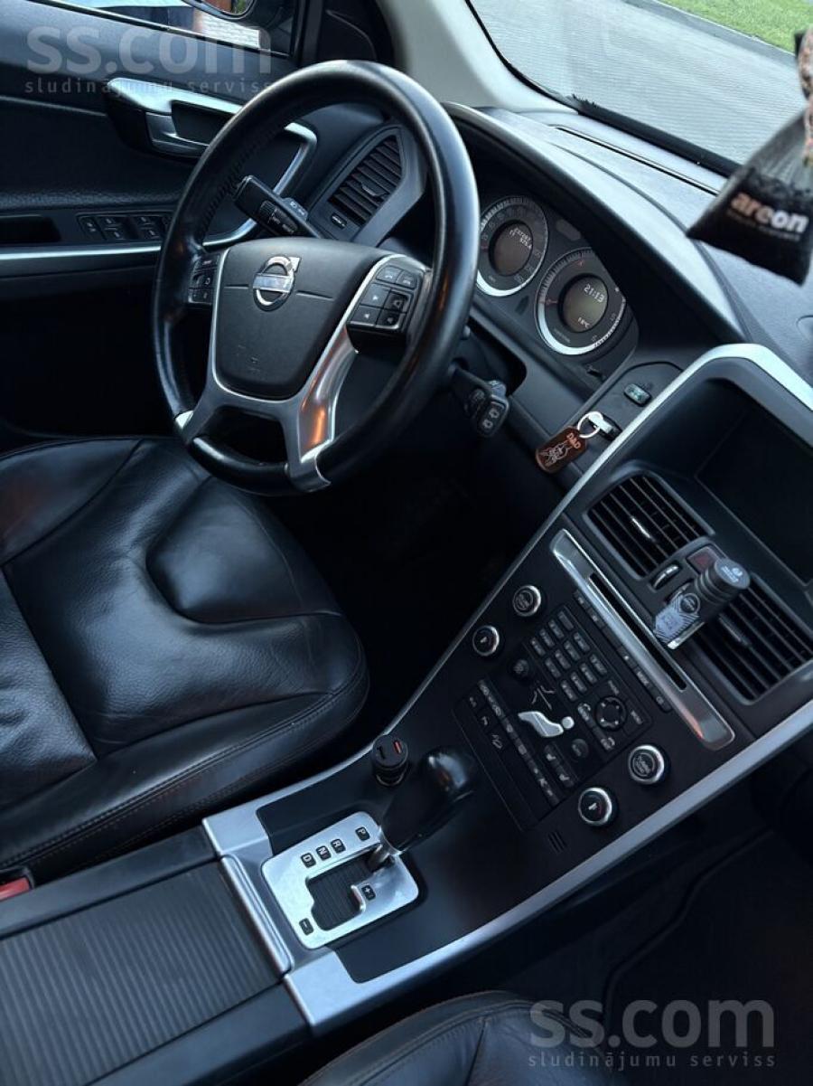 Melns Volvo XC60 2010 Rīga, ar dzinēja tilpumu 2.40 L un nobraukumu 237 tūkst. km par 6500 €, foto 11 vietnē AUTOMOTO.COM.LV