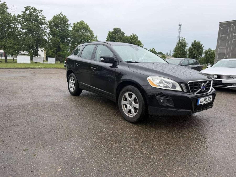 Black Volvo XC60 2010 in Plunge, with an engine capacity of 2.40 L and mileage of 288 thousand km for 6680 €, photo 3 on AUTOMOTO.COM.LV