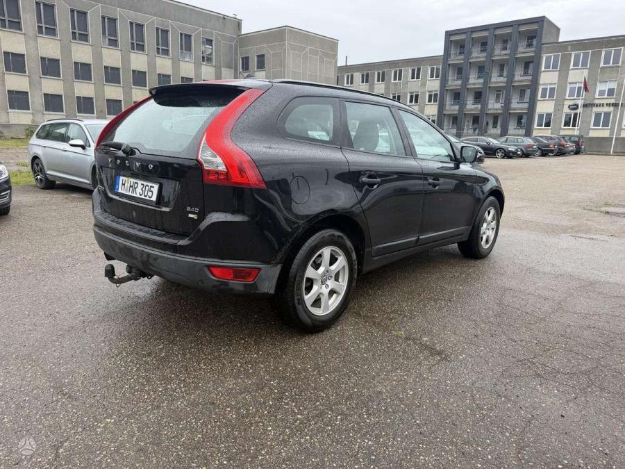 Black Volvo XC60 2010 in Plunge, with an engine capacity of 2.40 L and mileage of 288 thousand km for 6680 €, photo 5 on AUTOMOTO.COM.LV