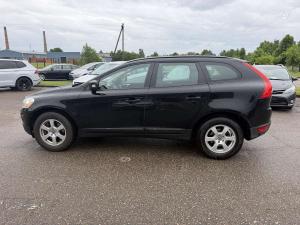 Black Volvo XC60 2010 in Plunge, with an engine capacity of 2.40 L and mileage of 288 thousand km for 6680 €, photo 6 on AUTOMOTO.COM.LV