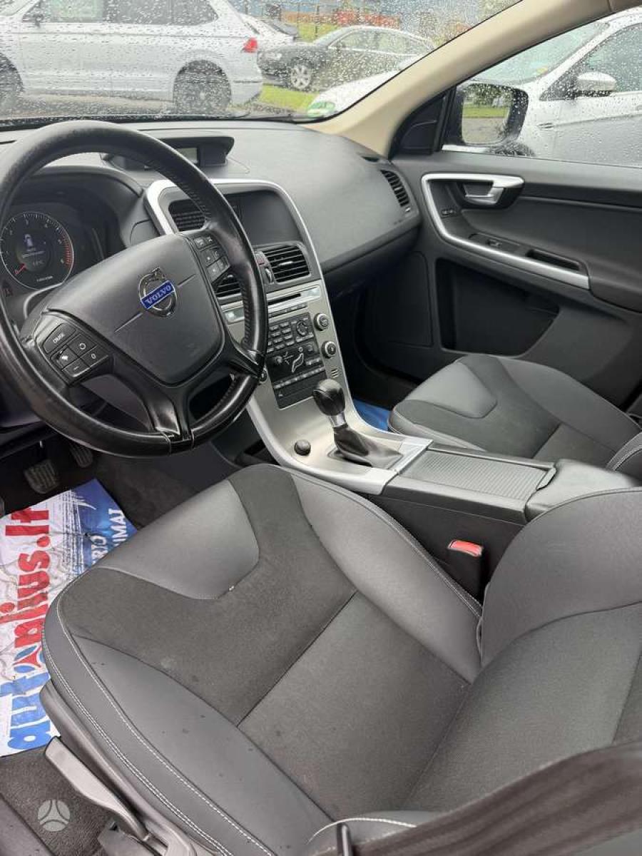 Black Volvo XC60 2010 in Plunge, with an engine capacity of 2.40 L and mileage of 288 thousand km for 6680 €, photo 8 on AUTOMOTO.COM.LV