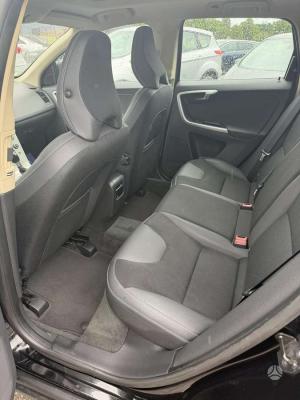 Black Volvo XC60 2010 in Plunge, with an engine capacity of 2.40 L and mileage of 288 thousand km for 6680 €, photo 10 on AUTOMOTO.COM.LV