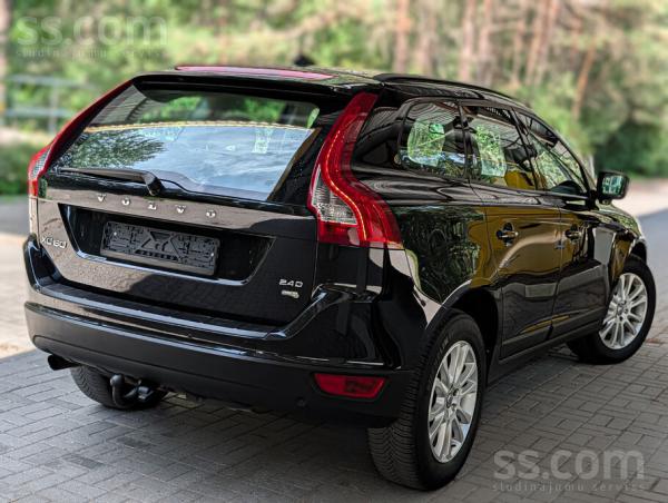 Black Volvo XC60 2010 in Riga, with an engine capacity of 2.40 L and mileage of 0 thousand km for 7990 €, photo 6 on AUTOMOTO.COM.LV