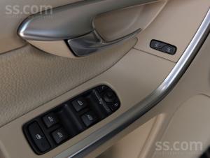 Black Volvo XC60 2010 in Riga, with an engine capacity of 2.40 L and mileage of 0 thousand km for 7990 €, photo 12 on AUTOMOTO.COM.LV