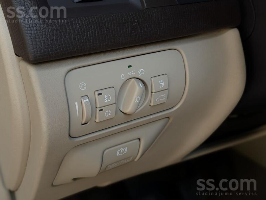 Black Volvo XC60 2010 in Riga, with an engine capacity of 2.40 L and mileage of 0 thousand km for 7990 €, photo 13 on AUTOMOTO.COM.LV