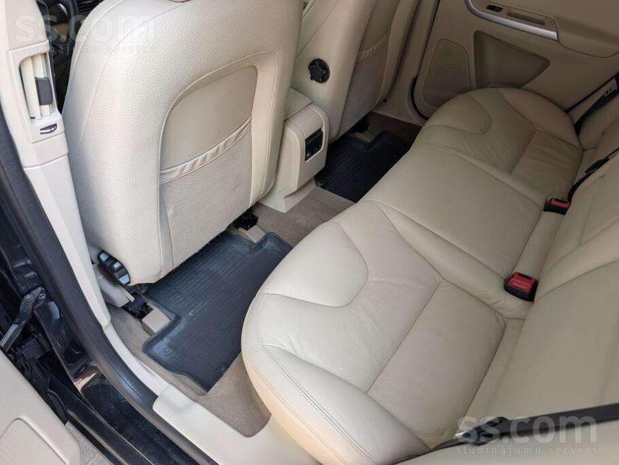 Black Volvo XC60 2010 in Riga, with an engine capacity of 2.40 L and mileage of 0 thousand km for 7990 €, photo 14 on AUTOMOTO.COM.LV