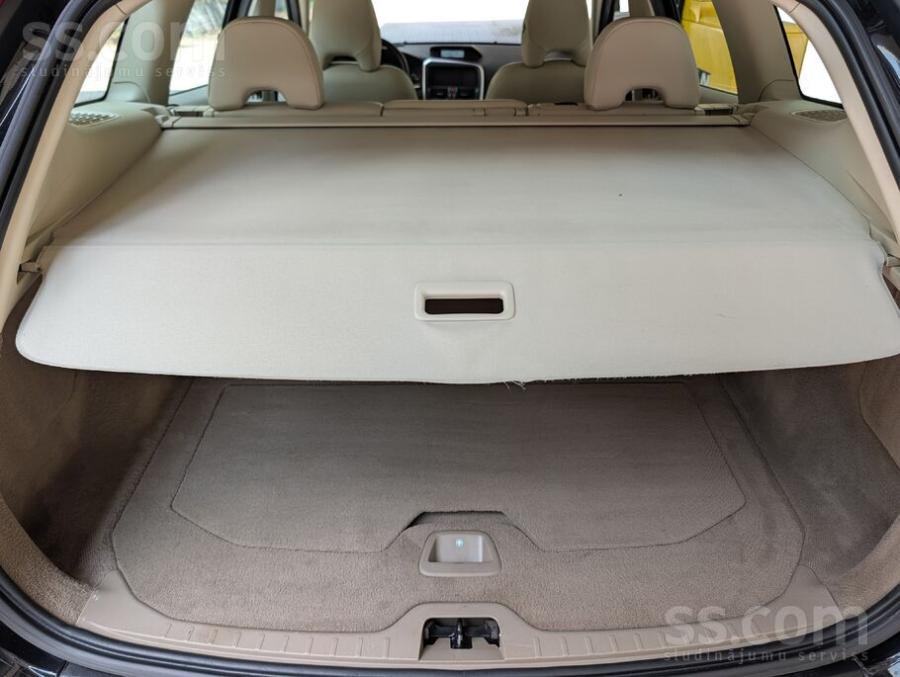 Black Volvo XC60 2010 in Riga, with an engine capacity of 2.40 L and mileage of 0 thousand km for 7990 €, photo 17 on AUTOMOTO.COM.LV