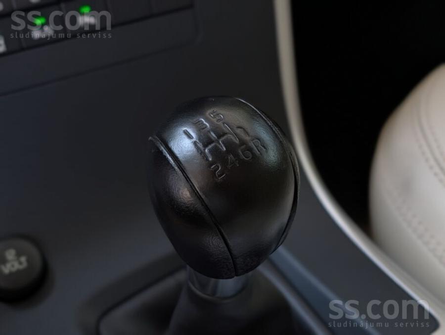 Black Volvo XC60 2010 in Riga, with an engine capacity of 2.40 L and mileage of 0 thousand km for 7990 €, photo 35 on AUTOMOTO.COM.LV