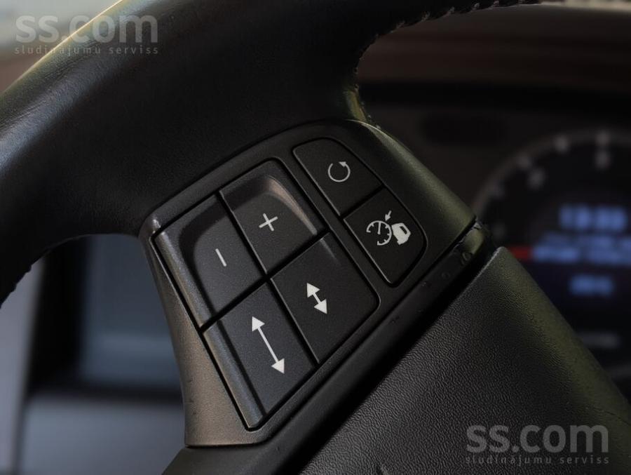 Black Volvo XC60 2010 in Riga, with an engine capacity of 2.40 L and mileage of 0 thousand km for 7990 €, photo 39 on AUTOMOTO.COM.LV
