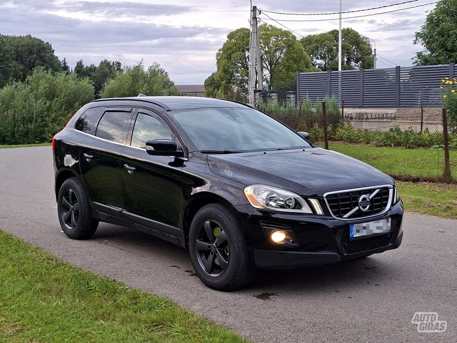 Melns Volvo XC60 2010 Šauļi, ar dzinēja tilpumu 2.40 L un nobraukumu 0 tūkst. km par 6300 €, foto 1 vietnē AUTOMOTO.COM.LV