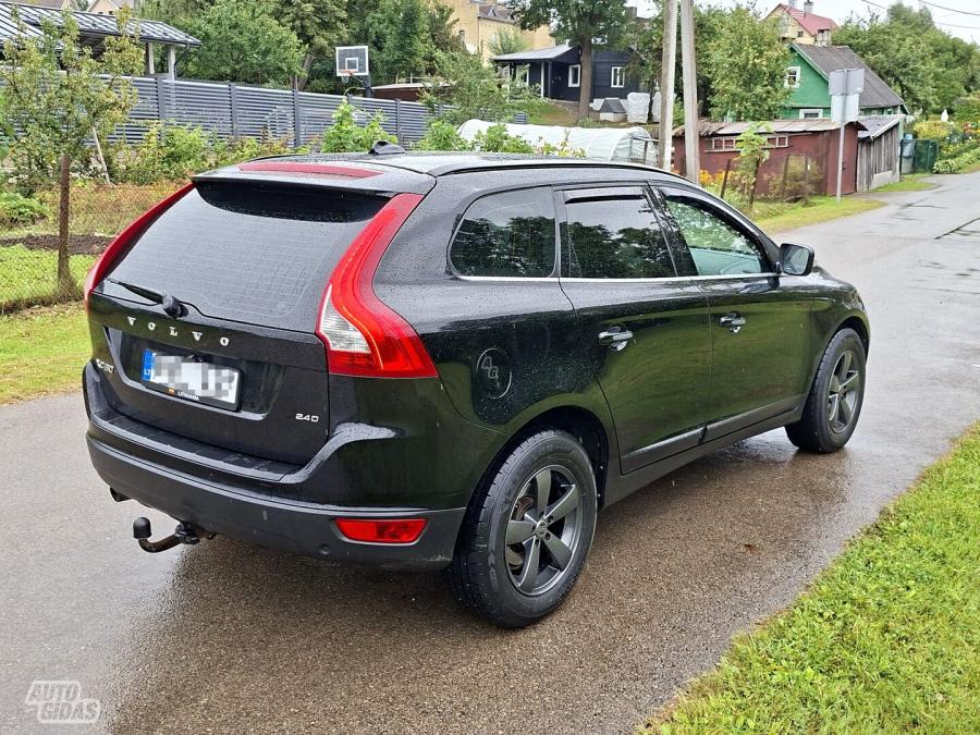Melns Volvo XC60 2010 Šauļi, ar dzinēja tilpumu 2.40 L un nobraukumu 0 tūkst. km par 6300 €, foto 8 vietnē AUTOMOTO.COM.LV