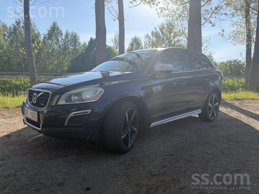 Black Volvo XC60 2010 in Kuldiga, with an engine capacity of 2.40 L and mileage of 373 thousand km for 6550 €, photo 1 on AUTOMOTO.COM.LV