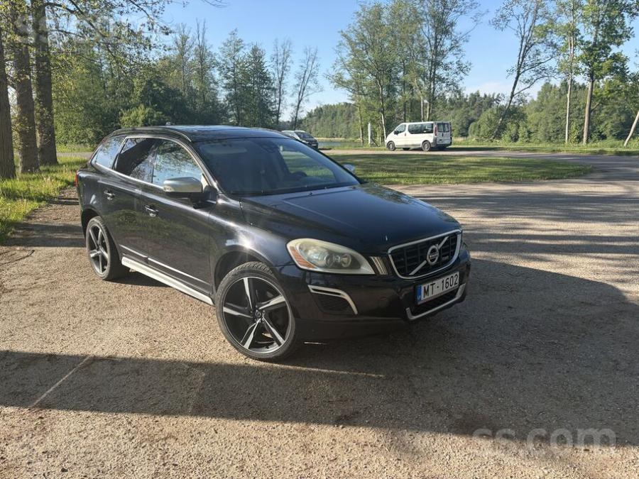 Black Volvo XC60 2010 in Kuldiga, with an engine capacity of 2.40 L and mileage of 373 thousand km for 6550 €, photo 4 on AUTOMOTO.COM.LV