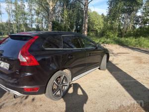 Black Volvo XC60 2010 in Kuldiga, with an engine capacity of 2.40 L and mileage of 373 thousand km for 6550 €, photo 6 on AUTOMOTO.COM.LV