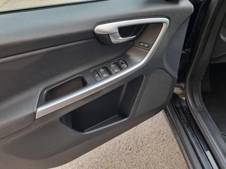 Черный Вольво ХС60 2010 в Огре, объемом двигателя 2.40 л и пробегом 279 тыс. км за 7250 €, фото 20 на AUTOMOTO.COM.LV
