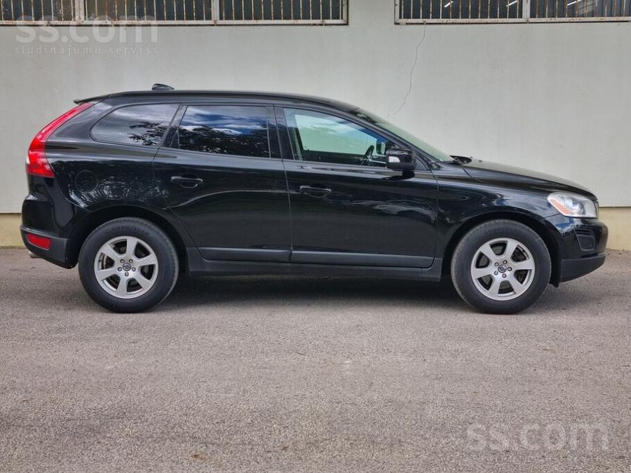 Melns Volvo XC60 2010 Ogre, ar dzinēja tilpumu 2.40 L un nobraukumu 279 tūkst. km par 7250 €, foto 5 vietnē AUTOMOTO.COM.LV