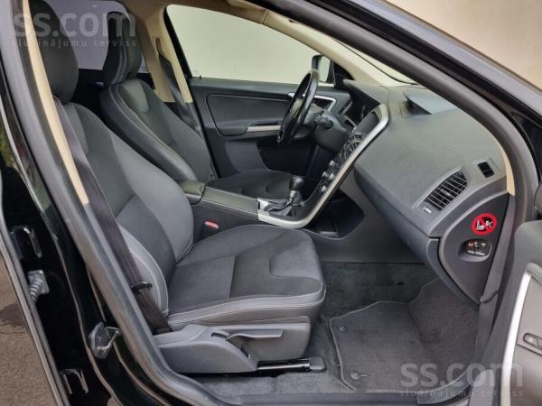 Black Volvo XC60 2010 in Ogre, with an engine capacity of 2.40 L and mileage of 279 thousand km for 7250 €, photo 9 on AUTOMOTO.COM.LV