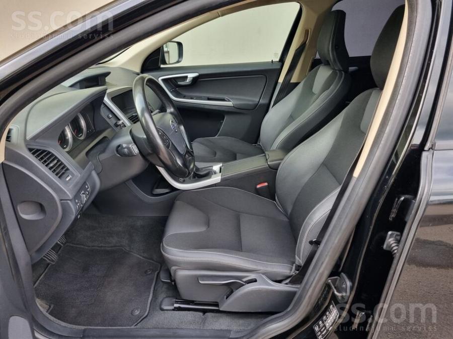Melns Volvo XC60 2010 Ogre, ar dzinēja tilpumu 2.40 L un nobraukumu 279 tūkst. km par 7250 €, foto 11 vietnē AUTOMOTO.COM.LV