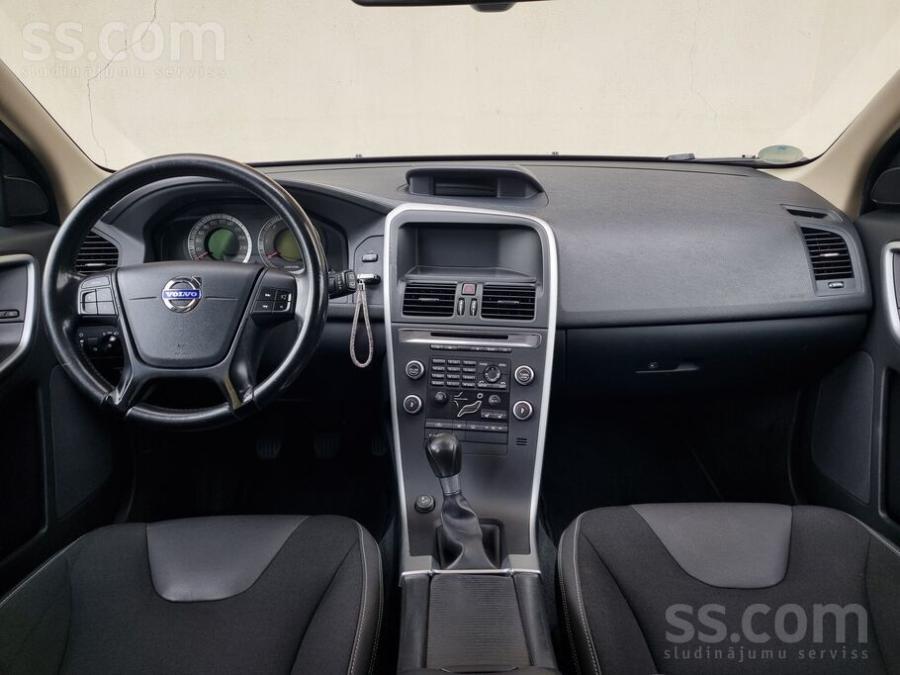 Melns Volvo XC60 2010 Ogre, ar dzinēja tilpumu 2.40 L un nobraukumu 279 tūkst. km par 7250 €, foto 14 vietnē AUTOMOTO.COM.LV