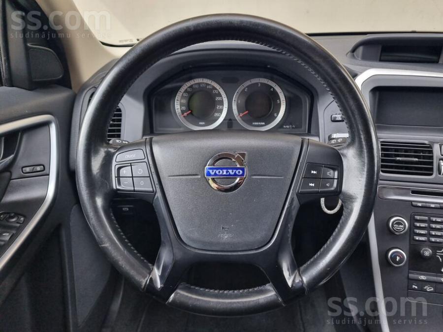 Melns Volvo XC60 2010 Ogre, ar dzinēja tilpumu 2.40 L un nobraukumu 279 tūkst. km par 7250 €, foto 16 vietnē AUTOMOTO.COM.LV