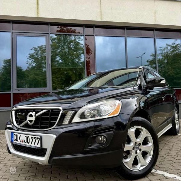 Melns Volvo XC60 2010 Kaišiadorys, ar dzinēja tilpumu 2.40 L un nobraukumu 350 tūkst. km par 7950 €, foto 1 vietnē AUTOMOTO.COM.LV