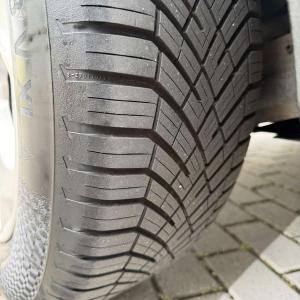 Melns Volvo XC60 2010 Kaišiadorys, ar dzinēja tilpumu 2.40 L un nobraukumu 350 tūkst. km par 7950 €, foto 18 vietnē AUTOMOTO.COM.LV